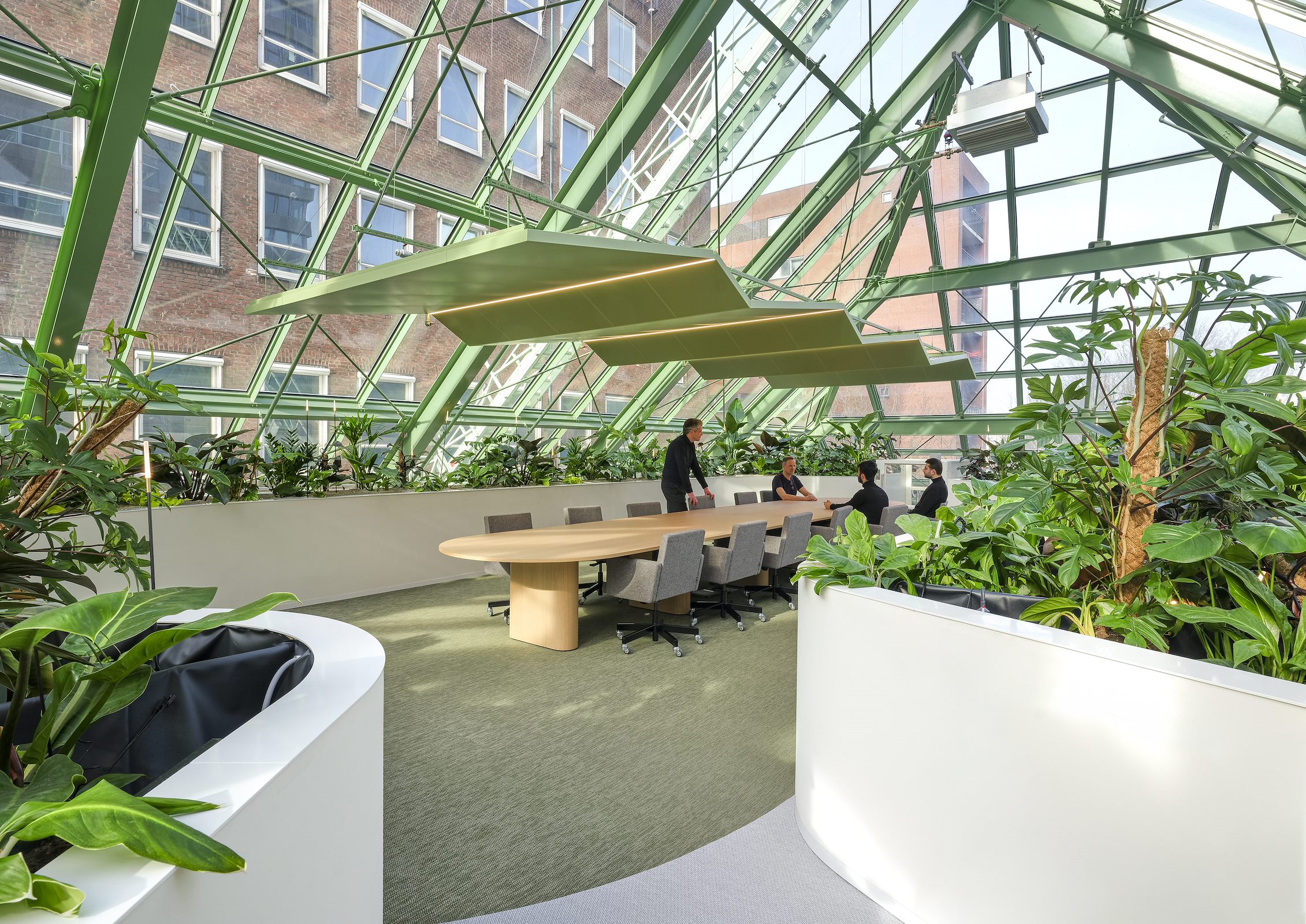 Multifunctioneel en fris groen interieur voor Rijkskantoor B73 door ...